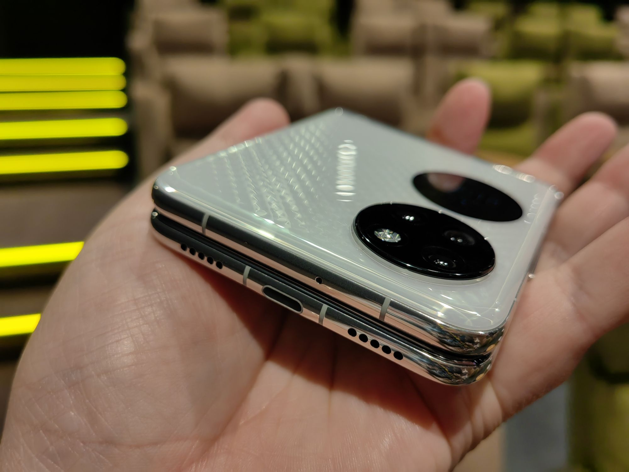 Test P50 Pocket, czyli składany smartfon - TECHNOSenior