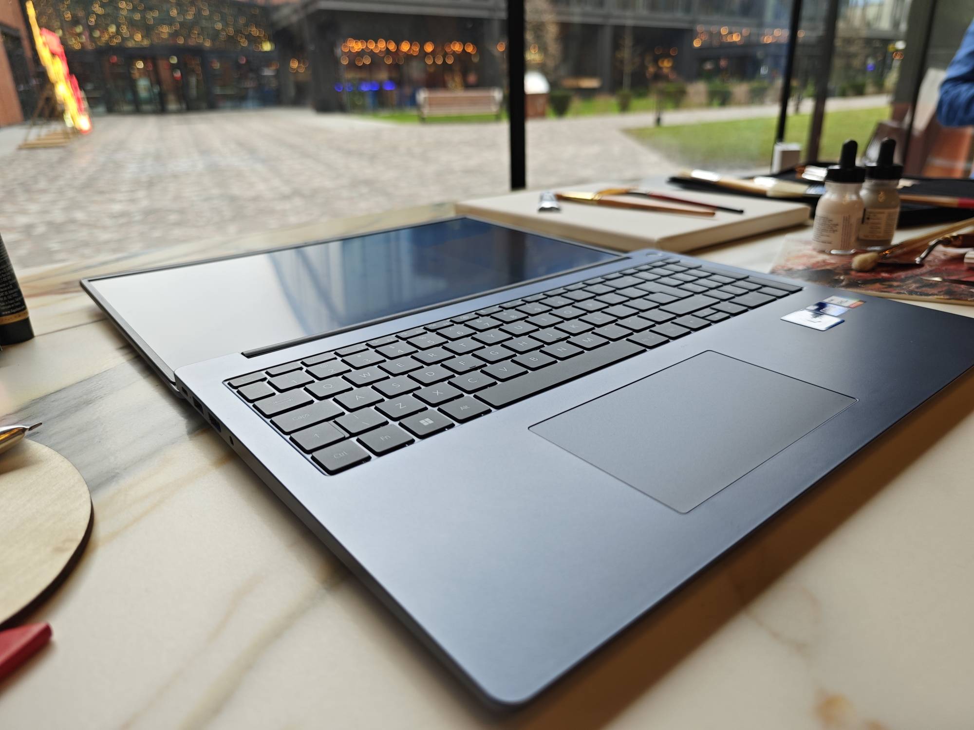 Test Huawei MateBook D16 2024: Największy laptop z ekranem 16 cali i ...